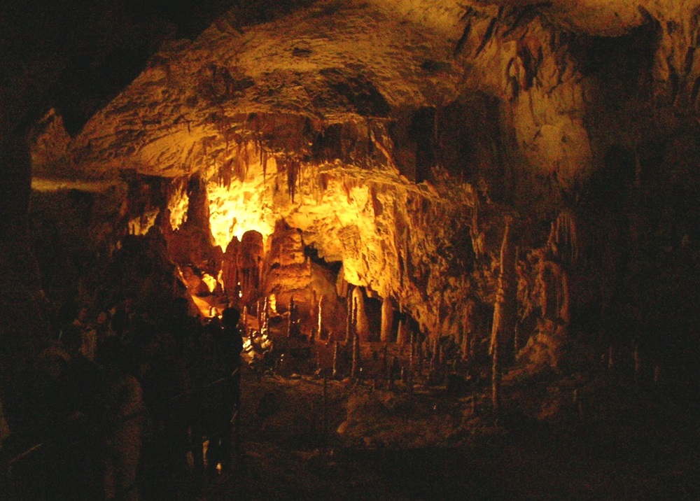 Horoscop de top ACVARIA – SLOVENIA | Pestera Postojna | Sala de bal cu ...