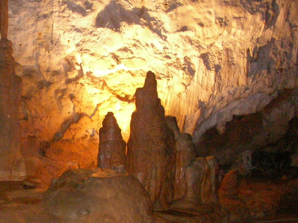 Horoscop de top ACVARIA – SLOVENIA | Pestera Postojna | Sala de bal cu ...